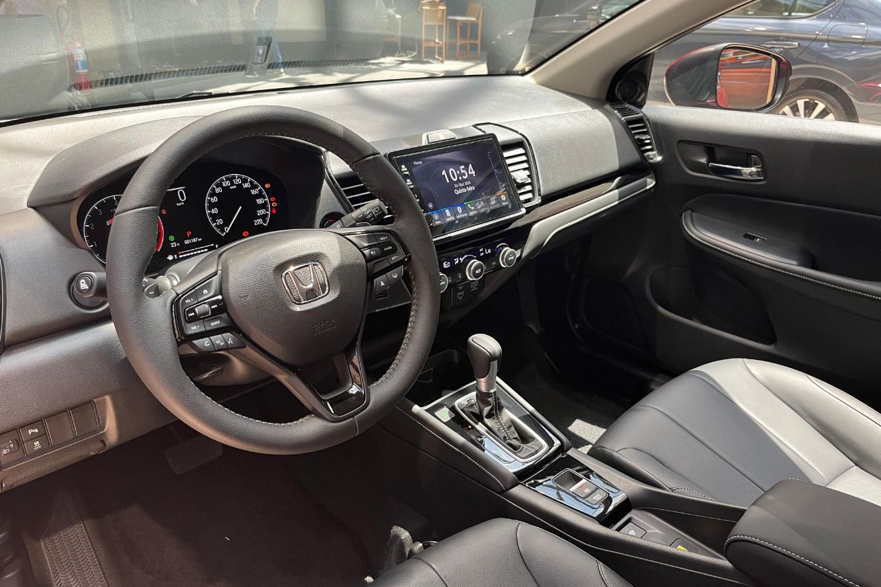 Novo Honda City Touring 2025: 20 fotos exclusivas do hatch | Mobiauto