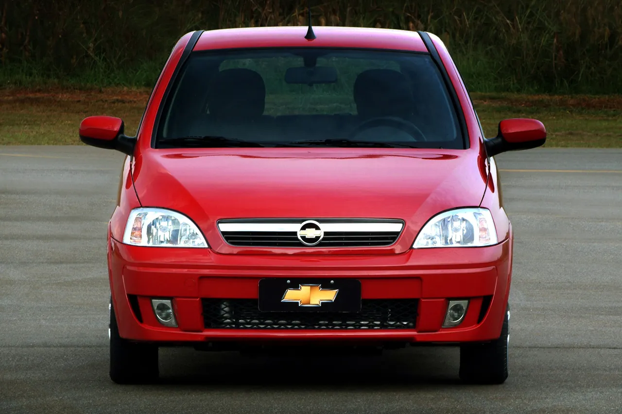 Chevrolet Corsa Hatch 2001: Preço, Ficha Técnica e Versões | Mobiauto